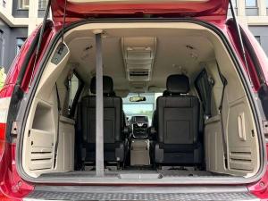 Sarkans Chrysler town-&-country 2013 Viļņa, ar dzinēja tilpumu 3.60 L un nobraukumu 235 tūkst. km par 6800 €, foto 21 vietnē AUTOMOTO.COM.LV