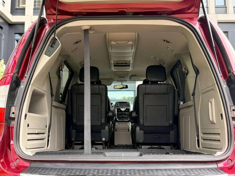 Sarkans Chrysler town-&-country 2013 Viļņa, ar dzinēja tilpumu 3.60 L un nobraukumu 235 tūkst. km par 6800 €, foto 21 vietnē AUTOMOTO.COM.LV
