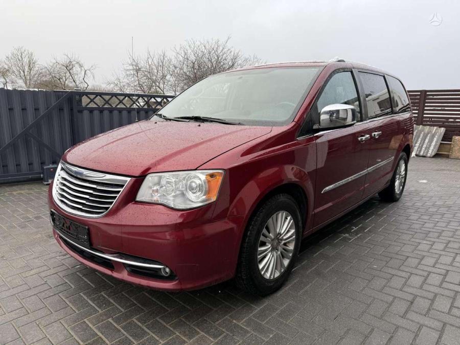 Sarkans Chrysler town-&-country 2014 Šauļi, ar dzinēja tilpumu 3.60 L un nobraukumu 244 tūkst. km par 6950 €, foto 1 vietnē AUTOMOTO.COM.LV