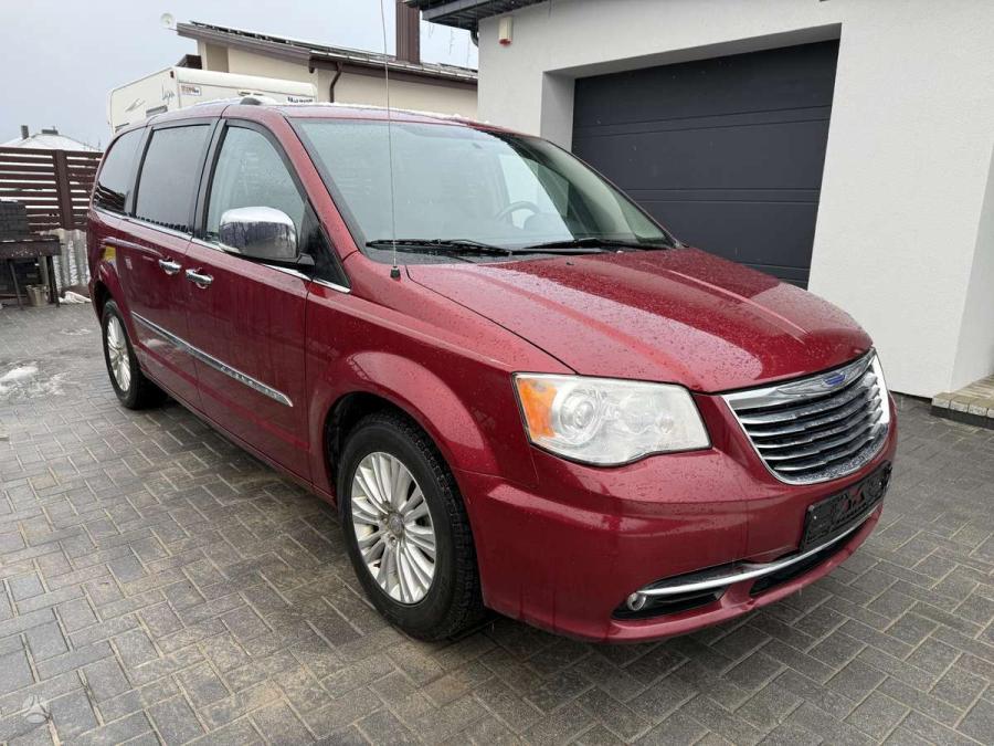 Sarkans Chrysler town-&-country 2014 Šauļi, ar dzinēja tilpumu 3.60 L un nobraukumu 244 tūkst. km par 6950 €, foto 3 vietnē AUTOMOTO.COM.LV