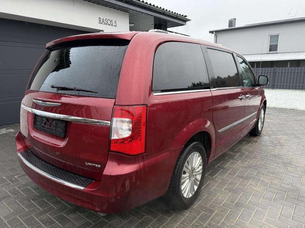 Sarkans Chrysler town-&-country 2014 Šauļi, ar dzinēja tilpumu 3.60 L un nobraukumu 244 tūkst. km par 6950 €, foto 5 vietnē AUTOMOTO.COM.LV