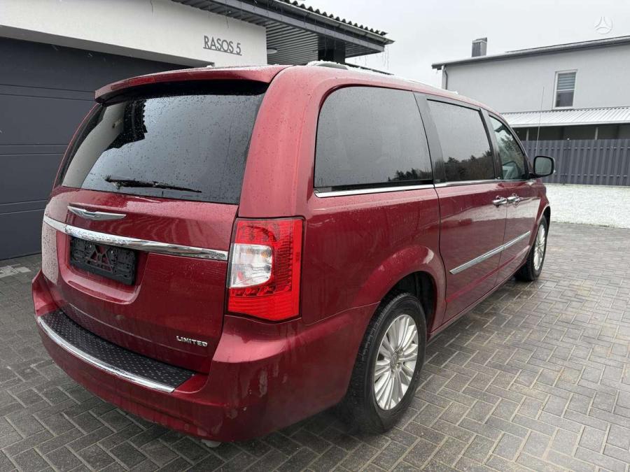 Sarkans Chrysler town-&-country 2014 Šauļi, ar dzinēja tilpumu 3.60 L un nobraukumu 244 tūkst. km par 6950 €, foto 5 vietnē AUTOMOTO.COM.LV