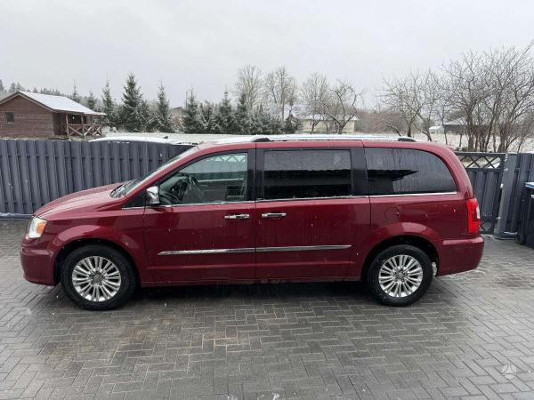 Sarkans Chrysler town-&-country 2014 Šauļi, ar dzinēja tilpumu 3.60 L un nobraukumu 244 tūkst. km par 6950 €, foto 8 vietnē AUTOMOTO.COM.LV