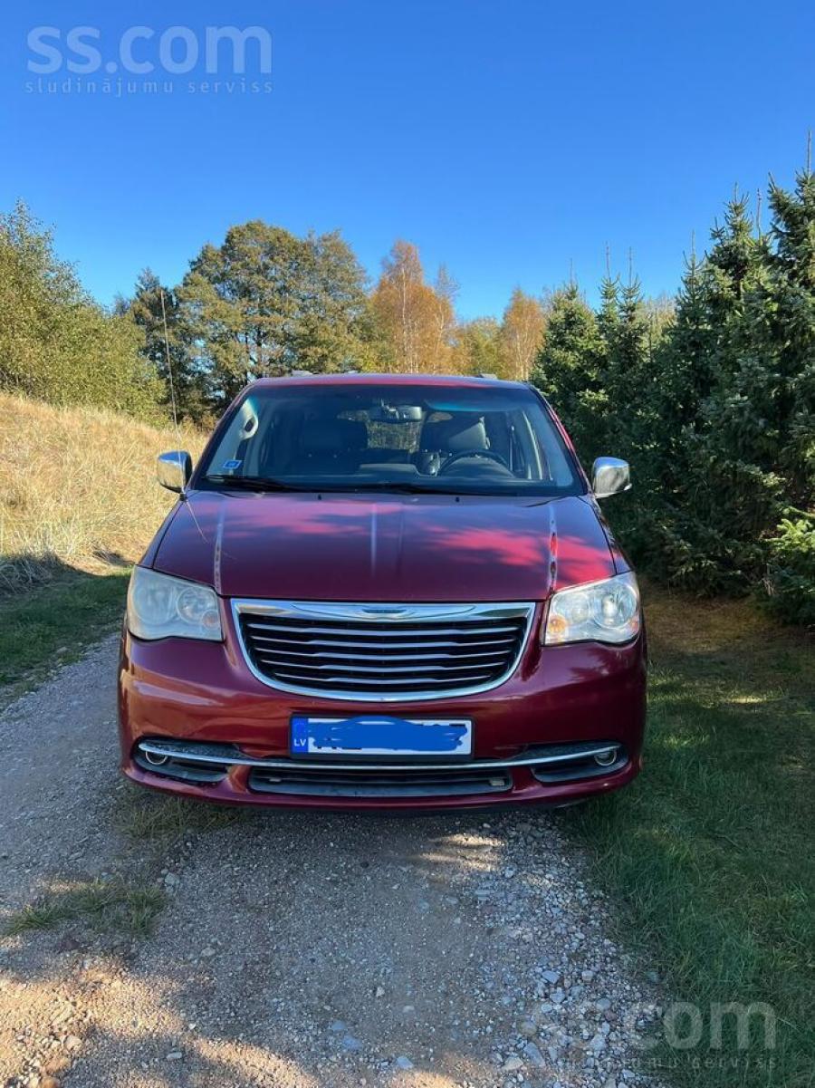 Sarkans Chrysler town-&-country 2014 Liepāja, ar dzinēja tilpumu 3.60 L un nobraukumu 273 tūkst. km par 3500 €, foto 1 vietnē AUTOMOTO.COM.LV