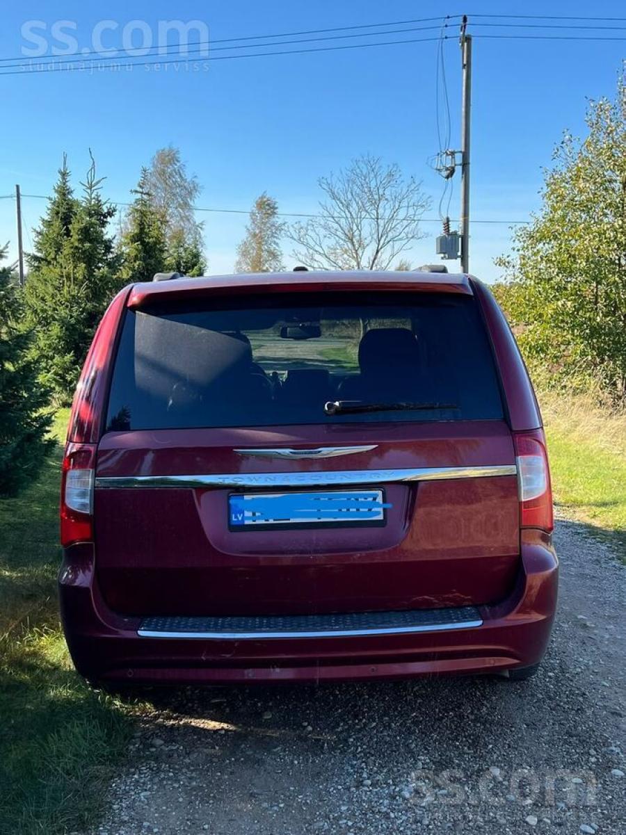 Sarkans Chrysler town-&-country 2014 Liepāja, ar dzinēja tilpumu 3.60 L un nobraukumu 273 tūkst. km par 3500 €, foto 4 vietnē AUTOMOTO.COM.LV