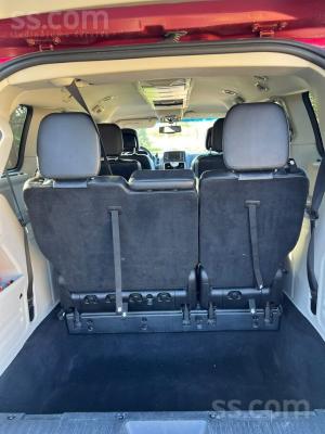 Sarkans Chrysler town-&-country 2014 Liepāja, ar dzinēja tilpumu 3.60 L un nobraukumu 273 tūkst. km par 3500 €, foto 8 vietnē AUTOMOTO.COM.LV