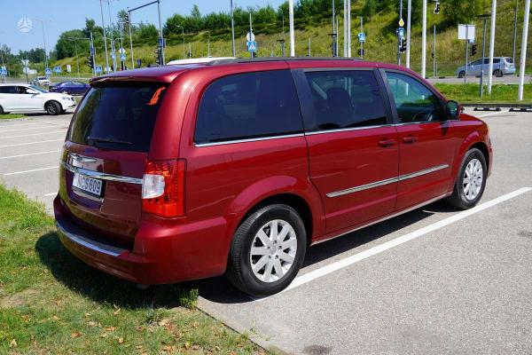 Sarkans Chrysler town-&-country 2015 Viļņa, ar dzinēja tilpumu 3.61 L un nobraukumu 195 tūkst. km par 9500 €, foto 8 vietnē AUTOMOTO.COM.LV