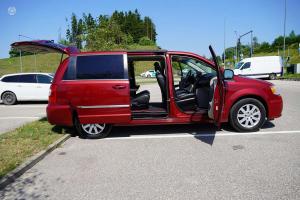 Sarkans Chrysler town-&-country 2015 Viļņa, ar dzinēja tilpumu 3.61 L un nobraukumu 195 tūkst. km par 9500 €, foto 4 vietnē AUTOMOTO.COM.LV