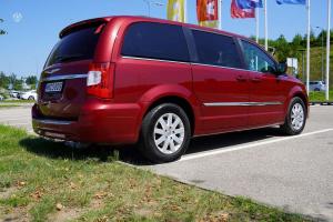Sarkans Chrysler town-&-country 2015 Viļņa, ar dzinēja tilpumu 3.61 L un nobraukumu 195 tūkst. km par 9500 €, foto 5 vietnē AUTOMOTO.COM.LV