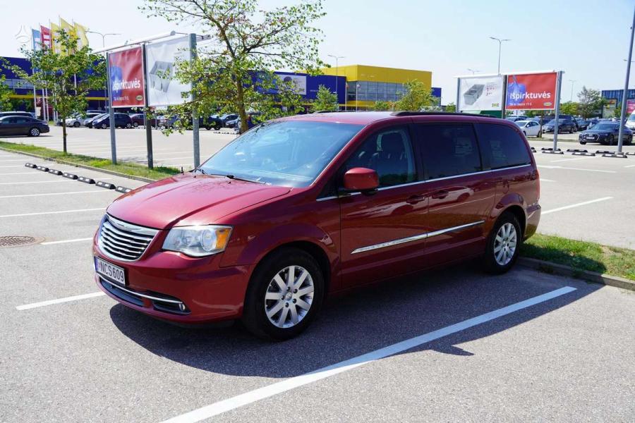 Sarkans Chrysler town-&-country 2015 Viļņa, ar dzinēja tilpumu 3.61 L un nobraukumu 195 tūkst. km par 9500 €, foto 6 vietnē AUTOMOTO.COM.LV