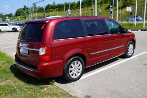 Sarkans Chrysler town-&-country 2015 Viļņa, ar dzinēja tilpumu 3.61 L un nobraukumu 195 tūkst. km par 9500 €, foto 9 vietnē AUTOMOTO.COM.LV