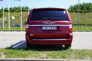 Sarkans Chrysler town-&-country 2015 Viļņa, ar dzinēja tilpumu 3.61 L un nobraukumu 195 tūkst. km par 9500 €, foto 10 vietnē AUTOMOTO.COM.LV
