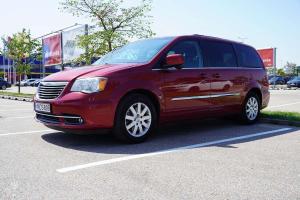 Sarkans Chrysler town-&-country 2015 Viļņa, ar dzinēja tilpumu 3.61 L un nobraukumu 195 tūkst. km par 9500 €, foto 17 vietnē AUTOMOTO.COM.LV
