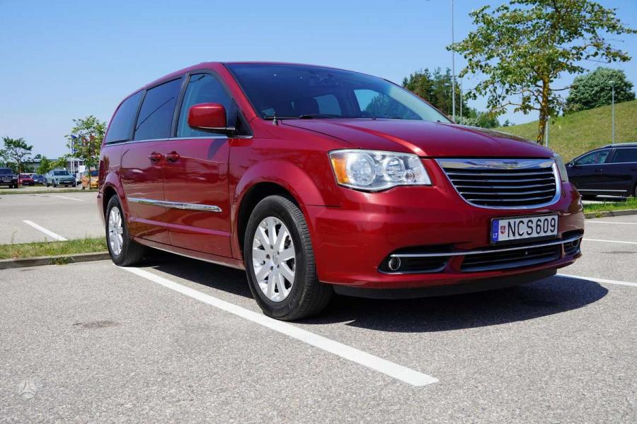 Sarkans Chrysler town-&-country 2015 Viļņa, ar dzinēja tilpumu 3.61 L un nobraukumu 195 tūkst. km par 9500 €, foto 19 vietnē AUTOMOTO.COM.LV