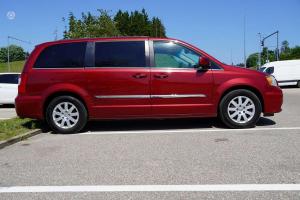 Sarkans Chrysler town-&-country 2015 Viļņa, ar dzinēja tilpumu 3.61 L un nobraukumu 195 tūkst. km par 9500 €, foto 21 vietnē AUTOMOTO.COM.LV
