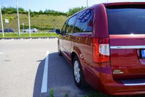 Sarkans Chrysler town-&-country 2015 Viļņa, ar dzinēja tilpumu 3.61 L un nobraukumu 195 tūkst. km par 9500 €, foto 24 vietnē AUTOMOTO.COM.LV