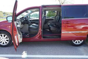 Sarkans Chrysler town-&-country 2015 Viļņa, ar dzinēja tilpumu 3.61 L un nobraukumu 195 tūkst. km par 9500 €, foto 25 vietnē AUTOMOTO.COM.LV