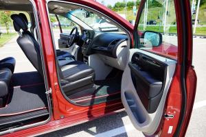 Sarkans Chrysler town-&-country 2015 Viļņa, ar dzinēja tilpumu 3.61 L un nobraukumu 195 tūkst. km par 9500 €, foto 26 vietnē AUTOMOTO.COM.LV