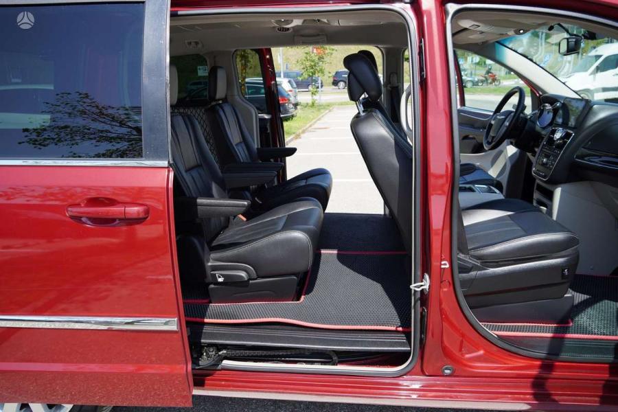 Sarkans Chrysler town-&-country 2015 Viļņa, ar dzinēja tilpumu 3.61 L un nobraukumu 195 tūkst. km par 9500 €, foto 27 vietnē AUTOMOTO.COM.LV