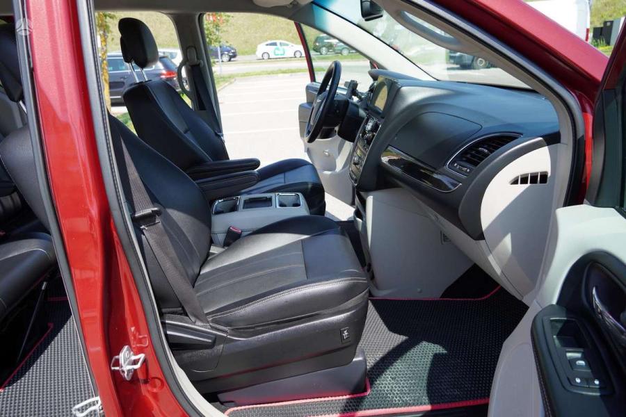 Sarkans Chrysler town-&-country 2015 Viļņa, ar dzinēja tilpumu 3.61 L un nobraukumu 195 tūkst. km par 9500 €, foto 28 vietnē AUTOMOTO.COM.LV