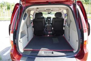 Sarkans Chrysler town-&-country 2015 Viļņa, ar dzinēja tilpumu 3.61 L un nobraukumu 195 tūkst. km par 9500 €, foto 31 vietnē AUTOMOTO.COM.LV