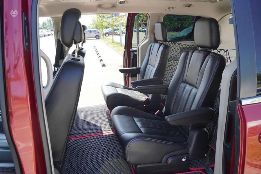 Sarkans Chrysler town-&-country 2015 Viļņa, ar dzinēja tilpumu 3.61 L un nobraukumu 195 tūkst. km par 9500 €, foto 33 vietnē AUTOMOTO.COM.LV