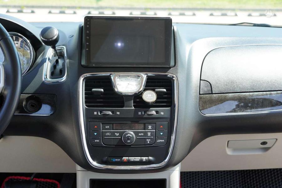 Sarkans Chrysler town-&-country 2015 Viļņa, ar dzinēja tilpumu 3.61 L un nobraukumu 195 tūkst. km par 9500 €, foto 40 vietnē AUTOMOTO.COM.LV