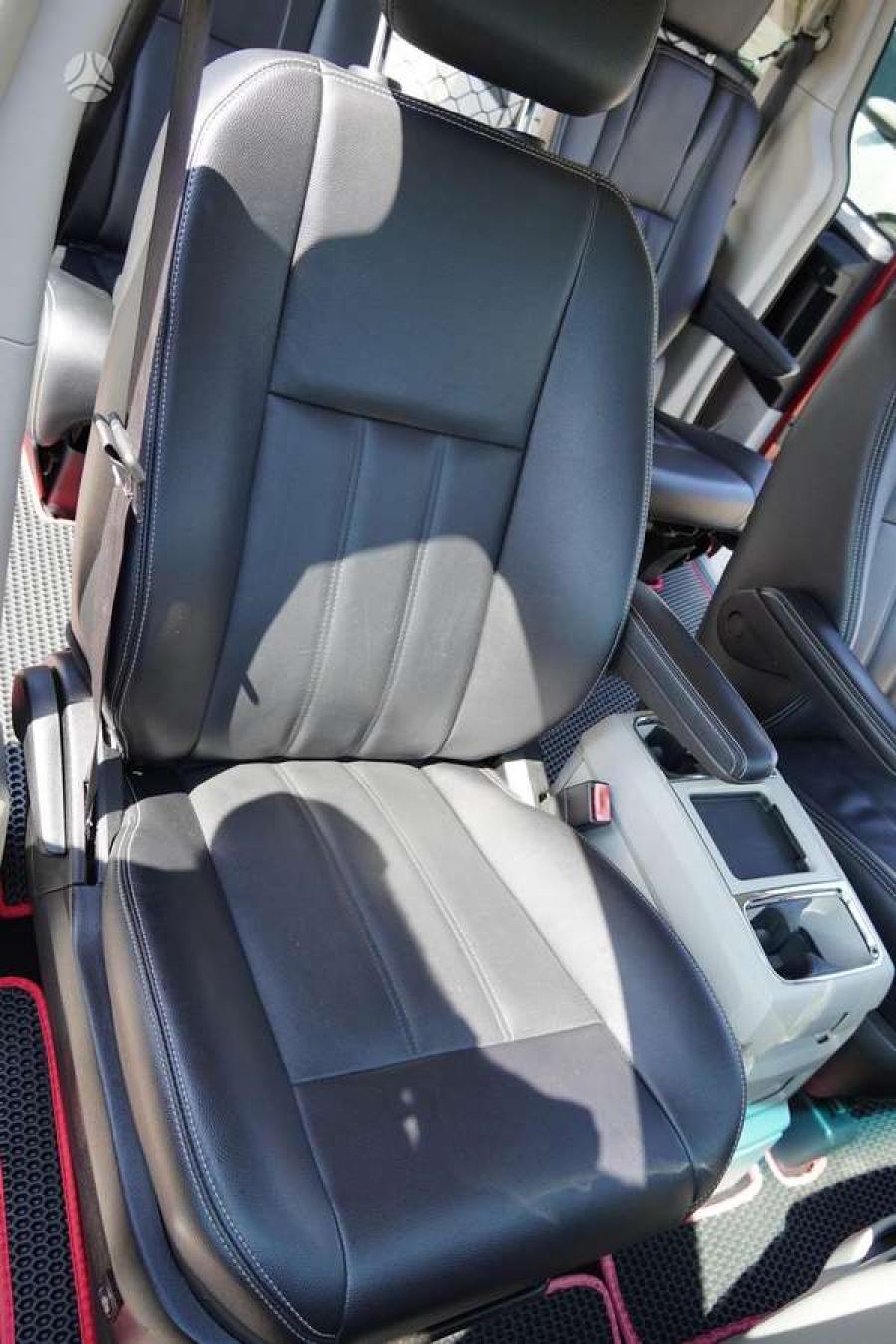 Sarkans Chrysler town-&-country 2015 Viļņa, ar dzinēja tilpumu 3.61 L un nobraukumu 195 tūkst. km par 9500 €, foto 42 vietnē AUTOMOTO.COM.LV