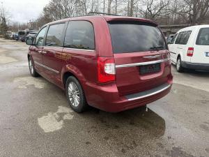 Red Chrysler town-&-country 2016 in Klaipeda, with an engine capacity of 3.60 L and mileage of 180 thousand km for 9450 €, photo 4 on AUTOMOTO.COM.LV