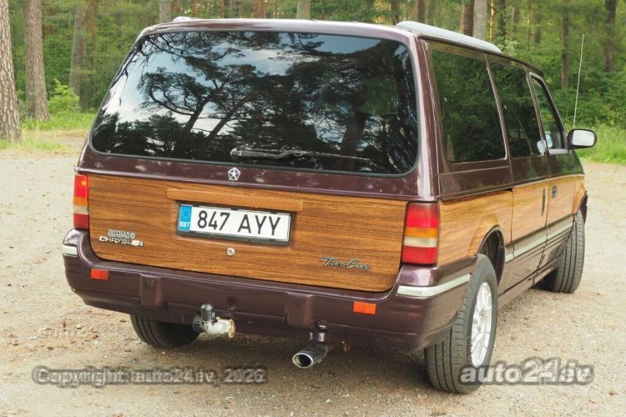 Sarkans Chrysler town-&-country 1995 Tallina, ar dzinēja tilpumu 3.80 L un nobraukumu 270 tūkst. km par 4400 €, foto 3 vietnē AUTOMOTO.COM.LV