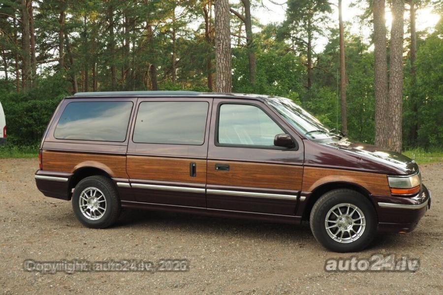 Sarkans Chrysler town-&-country 1995 Tallina, ar dzinēja tilpumu 3.80 L un nobraukumu 270 tūkst. km par 4400 €, foto 5 vietnē AUTOMOTO.COM.LV