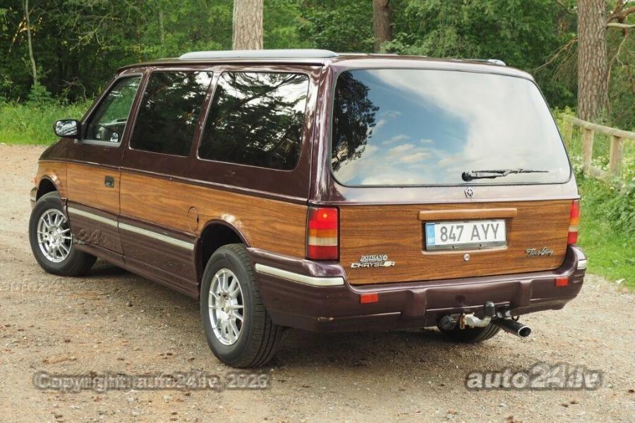 Sarkans Chrysler town-&-country 1995 Tallina, ar dzinēja tilpumu 3.80 L un nobraukumu 270 tūkst. km par 4400 €, foto 6 vietnē AUTOMOTO.COM.LV