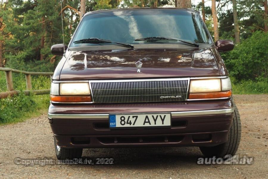 Sarkans Chrysler town-&-country 1995 Tallina, ar dzinēja tilpumu 3.80 L un nobraukumu 270 tūkst. km par 4400 €, foto 8 vietnē AUTOMOTO.COM.LV