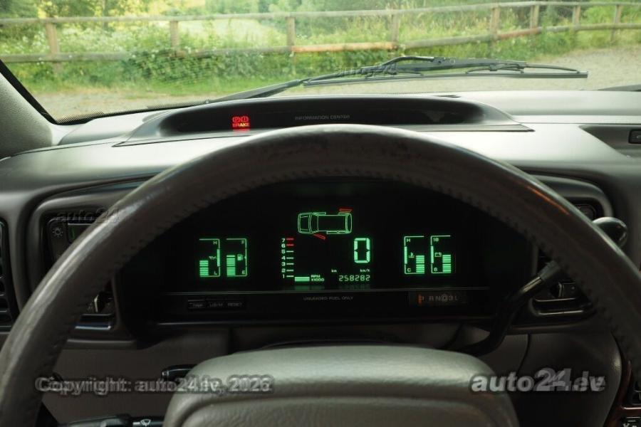 Sarkans Chrysler town-&-country 1995 Tallina, ar dzinēja tilpumu 3.80 L un nobraukumu 270 tūkst. km par 4400 €, foto 13 vietnē AUTOMOTO.COM.LV