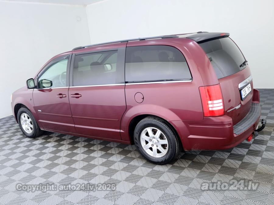 Красный Крайслер Таун Кантри 2008 в Таллин, объемом двигателя 3.80 л и пробегом 234 тыс. км за 2999 €, фото 5 на AUTOMOTO.COM.LV