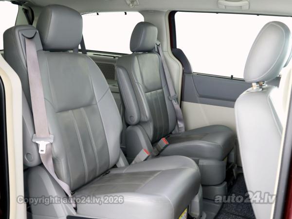 Sarkans Chrysler town-&-country 2008 Tallina, ar dzinēja tilpumu 3.80 L un nobraukumu 234 tūkst. km par 2999 €, foto 7 vietnē AUTOMOTO.COM.LV