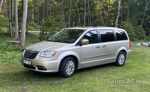 Chrysler town-&-country 2013 in Kuressaare, with an engine capacity of 3.60 L and mileage of 123 thousand km for 12000 €, photo 1 on AUTOMOTO.COM.LV