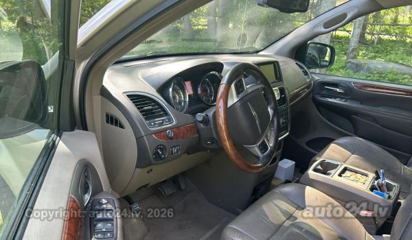 Chrysler town-&-country 2013 in Kuressaare, with an engine capacity of 3.60 L and mileage of 123 thousand km for 12000 €, photo 6 on AUTOMOTO.COM.LV