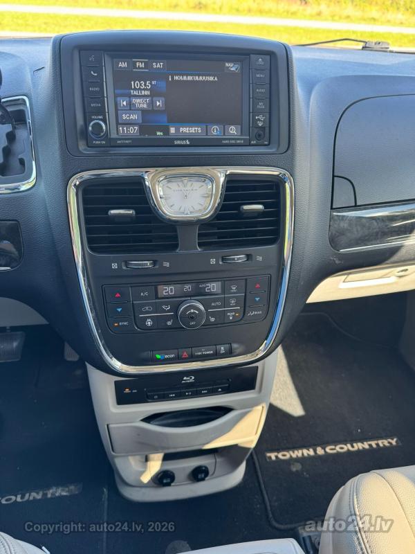 Chrysler town-&-country 2014 in Tallinn, with an engine capacity of 3.60 L and mileage of 281 thousand km for 6900 €, photo 9 on AUTOMOTO.COM.LV
