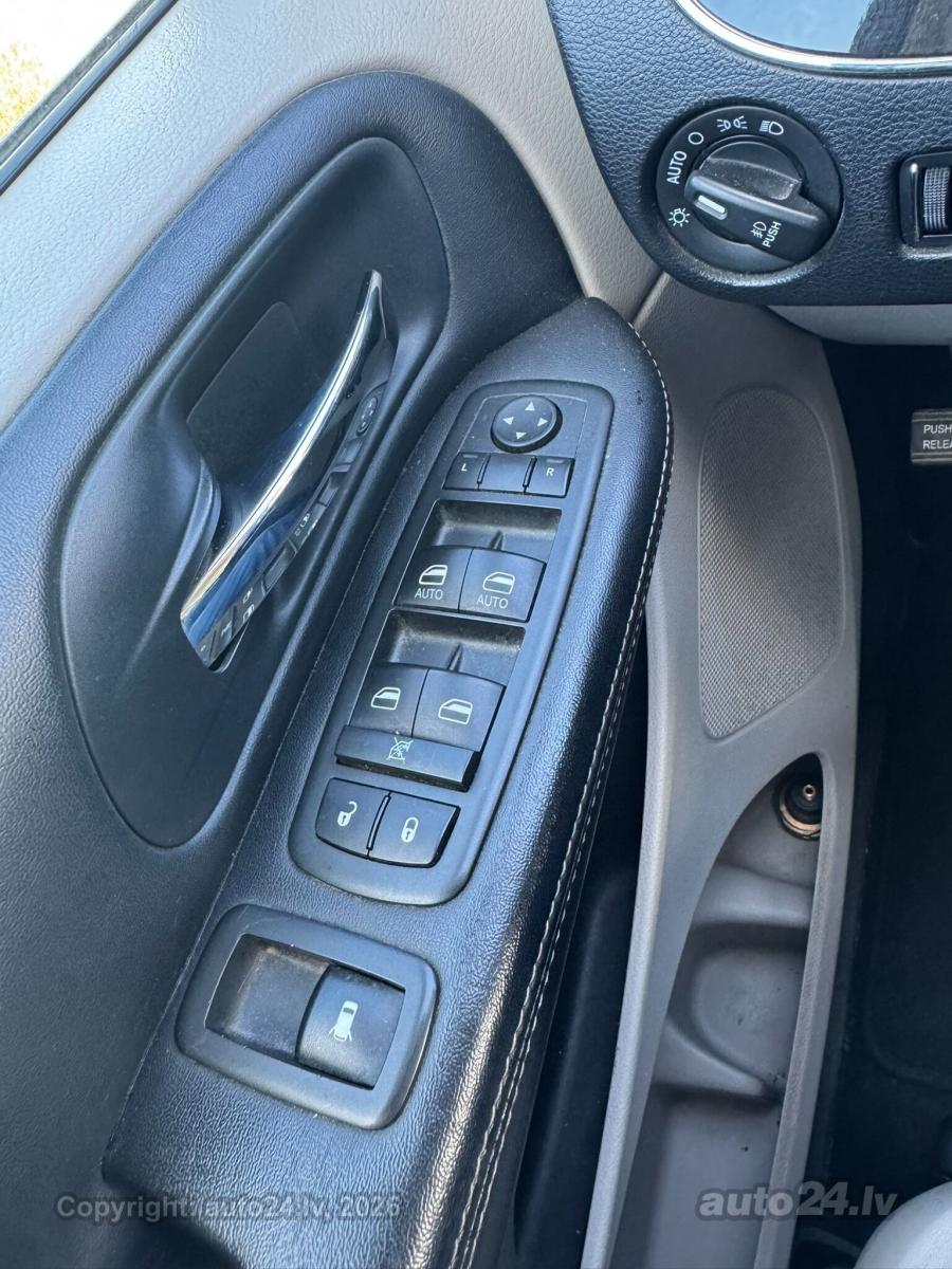 Chrysler town-&-country 2014 Tallina, ar dzinēja tilpumu 3.60 L un nobraukumu 281 tūkst. km par 6900 €, foto 19 vietnē AUTOMOTO.COM.LV