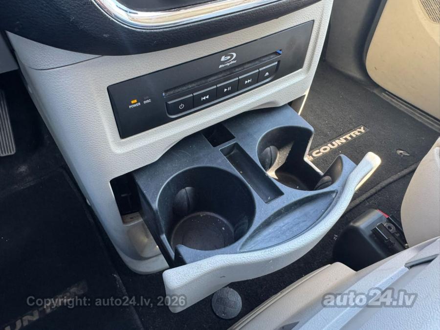 Chrysler town-&-country 2014 Tallina, ar dzinēja tilpumu 3.60 L un nobraukumu 281 tūkst. km par 6900 €, foto 20 vietnē AUTOMOTO.COM.LV