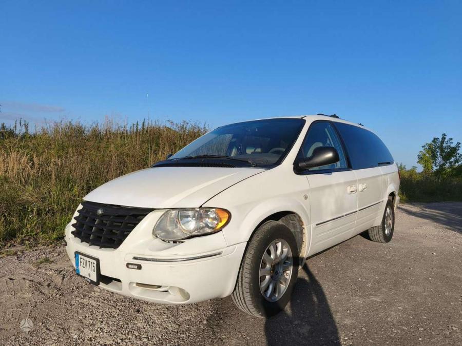 White Chrysler town-&-country 2004 in Klaipeda, with an engine capacity of 3.78 L and mileage of 293 thousand km for 950 €, photo 3 on AUTOMOTO.COM.LV