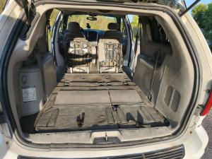 White Chrysler town-&-country 2004 in Klaipeda, with an engine capacity of 3.78 L and mileage of 293 thousand km for 950 €, photo 7 on AUTOMOTO.COM.LV