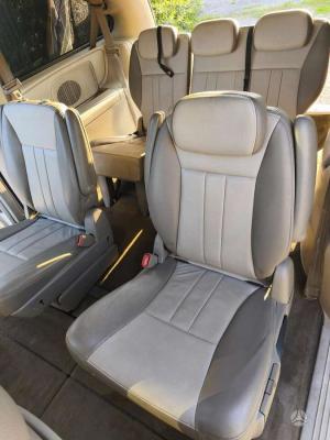 White Chrysler town-&-country 2004 in Klaipeda, with an engine capacity of 3.78 L and mileage of 293 thousand km for 950 €, photo 11 on AUTOMOTO.COM.LV