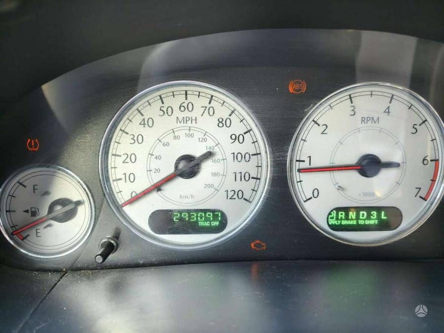 White Chrysler town-&-country 2004 in Klaipeda, with an engine capacity of 3.78 L and mileage of 293 thousand km for 950 €, photo 14 on AUTOMOTO.COM.LV