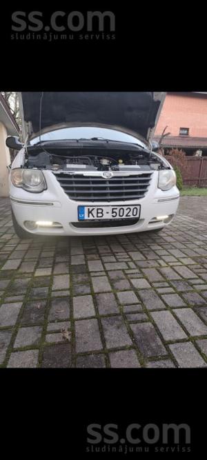 Balts Chrysler town-&-country 2005 Rīga, ar dzinēja tilpumu 3.80 L un nobraukumu 200 tūkst. km par 2250 €, foto  vietnē AUTOMOTO.COM.LV