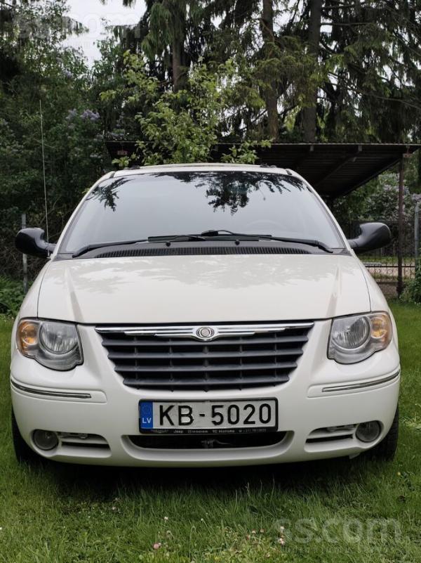 White Chrysler town-&-country 2005 in Riga, with an engine capacity of 3.80 L and mileage of 201 thousand km for 3450 €, photo 1 on AUTOMOTO.COM.LV