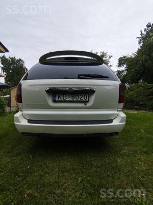 White Chrysler town-&-country 2005 in Riga, with an engine capacity of 3.80 L and mileage of 201 thousand km for 3450 €, photo 3 on AUTOMOTO.COM.LV