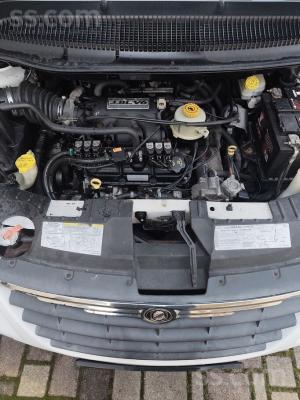 White Chrysler town-&-country 2005 in Riga, with an engine capacity of 3.80 L and mileage of 201 thousand km for 3450 €, photo 9 on AUTOMOTO.COM.LV