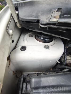 White Chrysler town-&-country 2005 in Riga, with an engine capacity of 3.80 L and mileage of 201 thousand km for 3450 €, photo 12 on AUTOMOTO.COM.LV